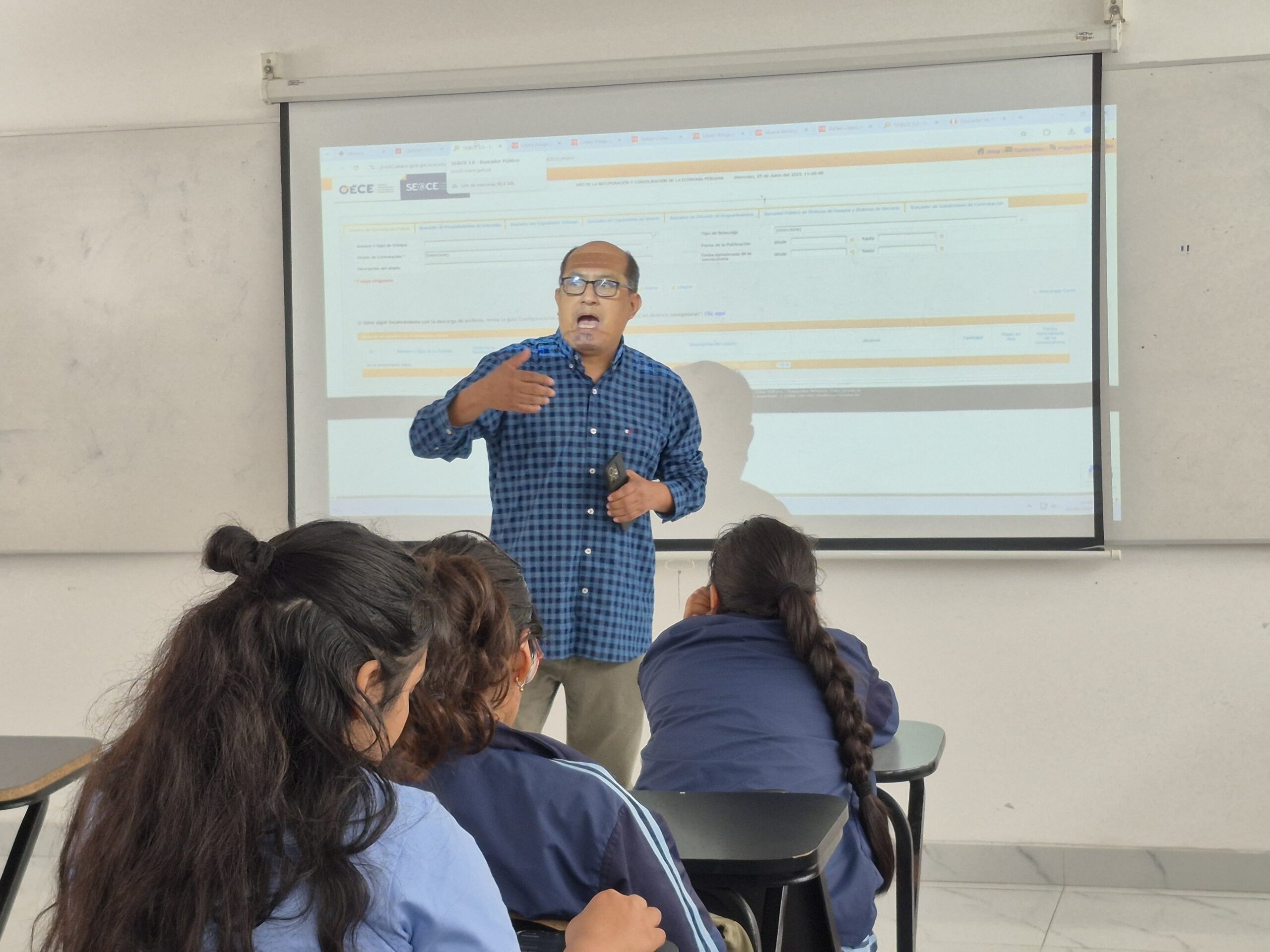 Trujillo: Periodista Ángel Páez felicita a estudiantes de la UCT por ...